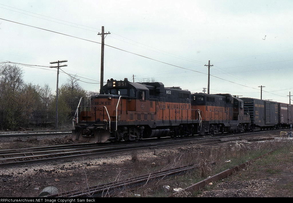 MILW 951 and 956 on the Harbor
